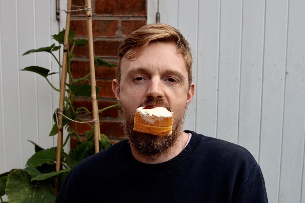 Ian Cumberland – C-A-K-E